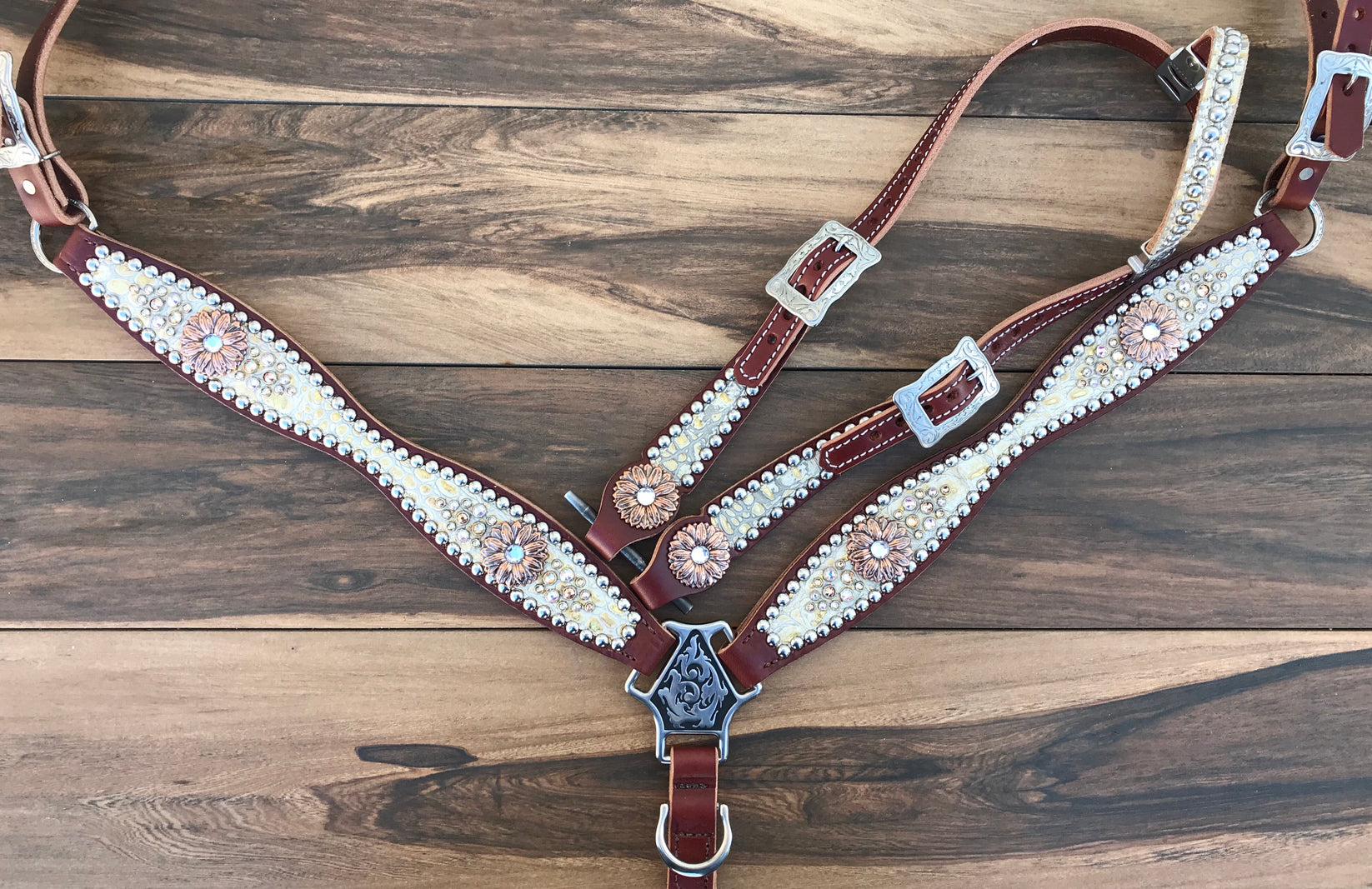 Cream Gator W/ Daisy Conchos and Silver – Rockn'Wilsons