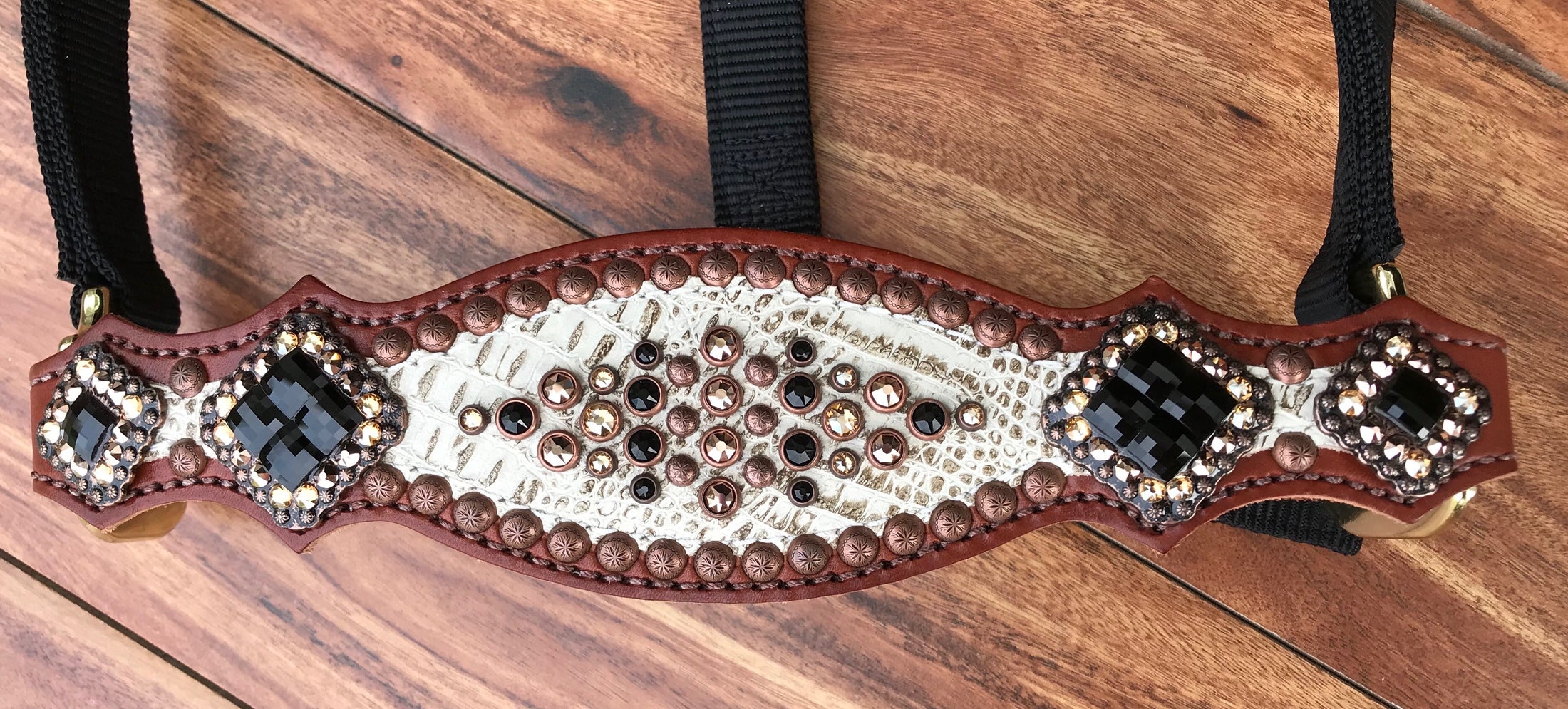 Antique white gator with square conchos – Rockn'Wilsons