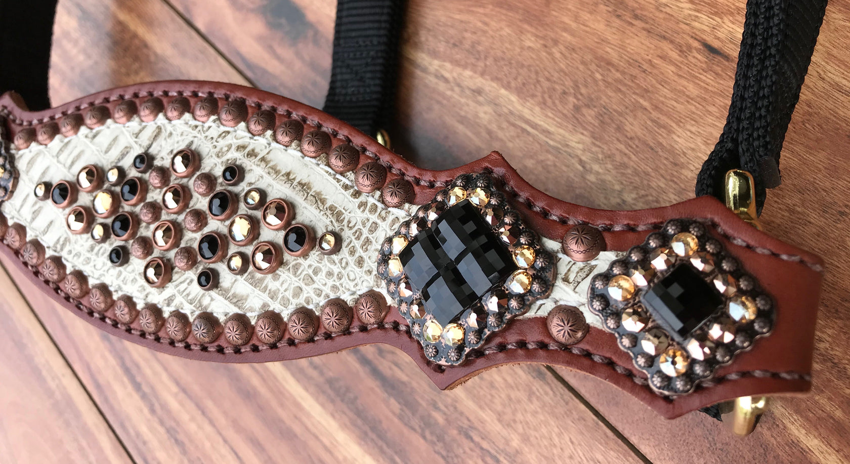 Antique white gator with square conchos – Rockn'Wilsons