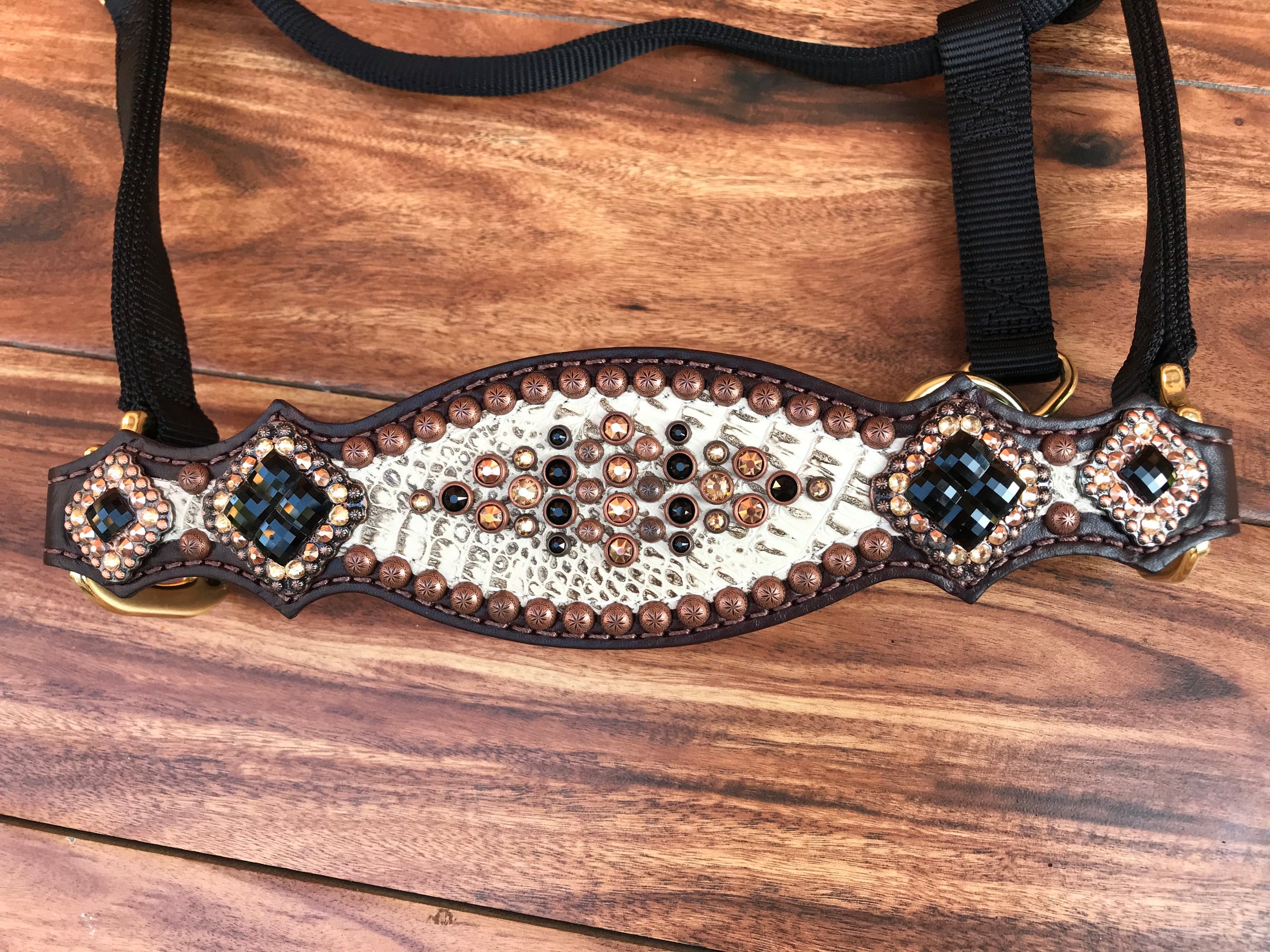 Antique white gator with square conchos – Rockn'Wilsons